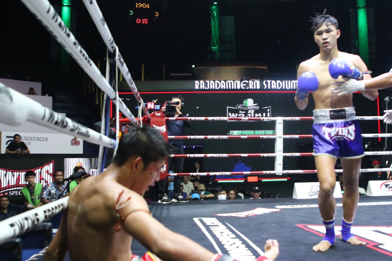 "น้ำพองน้อย" ต่อยชายโครงน็อกแค่ยก 2 - Yodnaksu